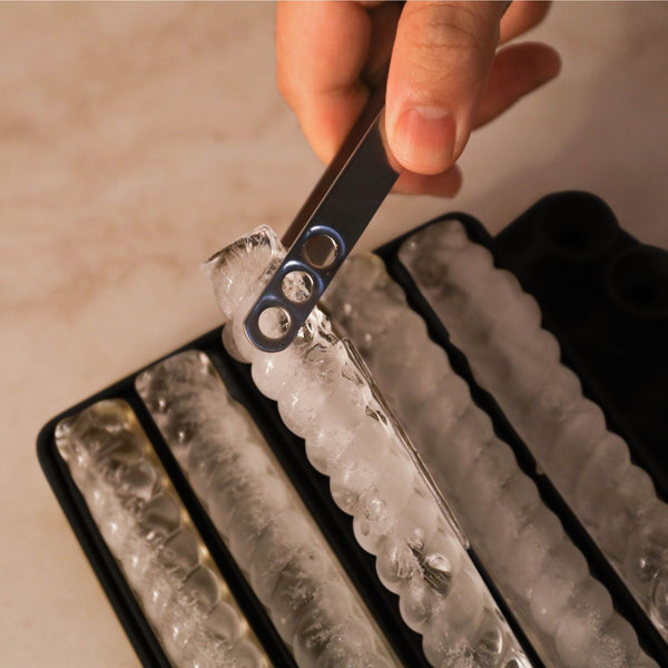 Designstuff Spiral Twist Ice Cube Tray - Black – Thread Design